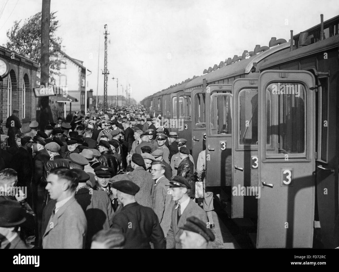 3rd class hi-res stock photography and images - Alamy