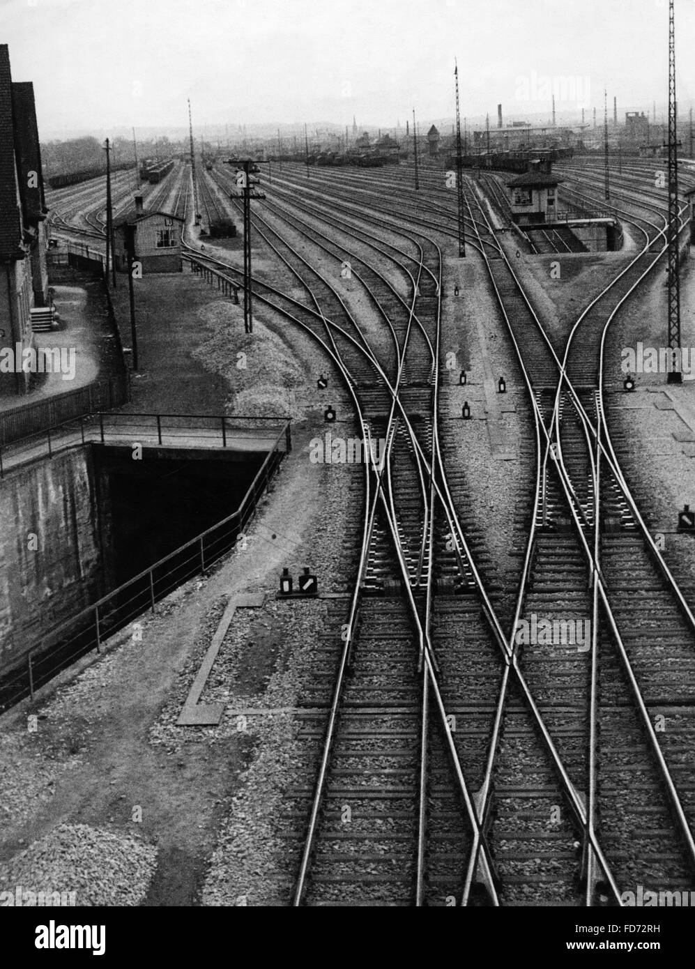 1920s railway station Black and White Stock Photos & Images - Alamy