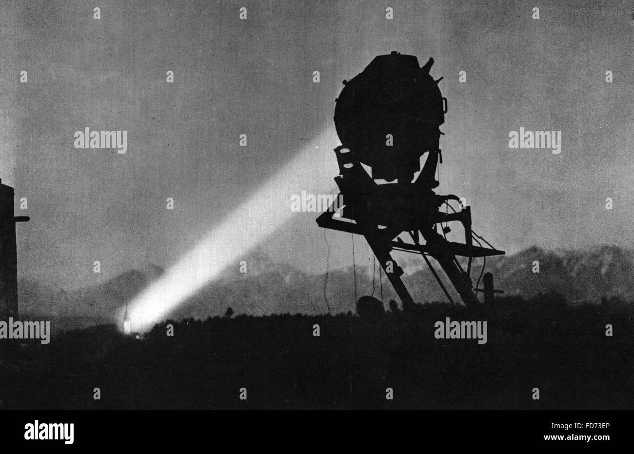 Searchlight beam hi-res stock photography and images - Alamy