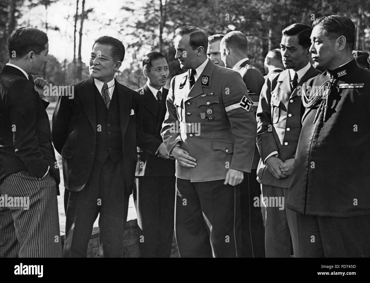 Oshima Hirosho with Arthur Axmann, 1941 Stock Photo - Alamy