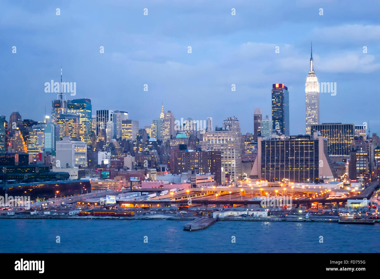 The panorama of Midtown Manhattan coast viewed from the Hudson River at ...