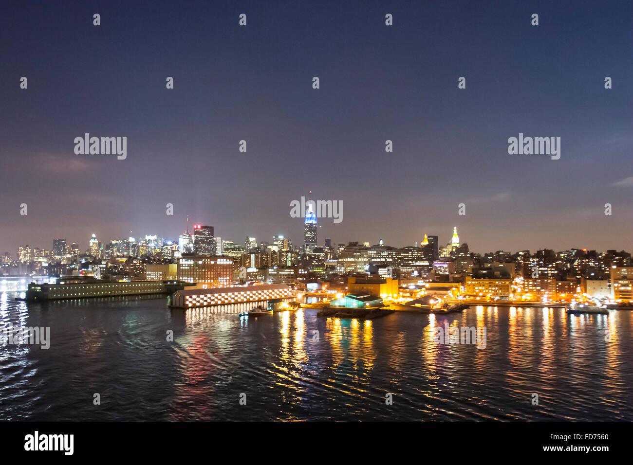 The panorama of Midtown Manhattan coast viewed from the Hudson River at ...