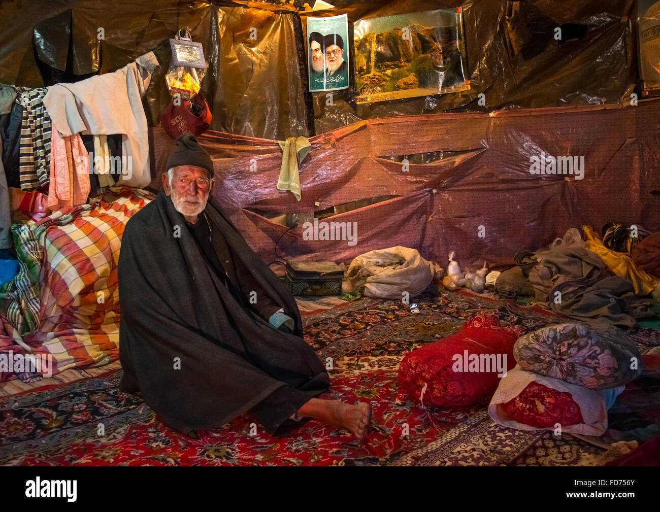 old man in his troglodyte house, Kerman province, Meymand, Iran Stock ...
