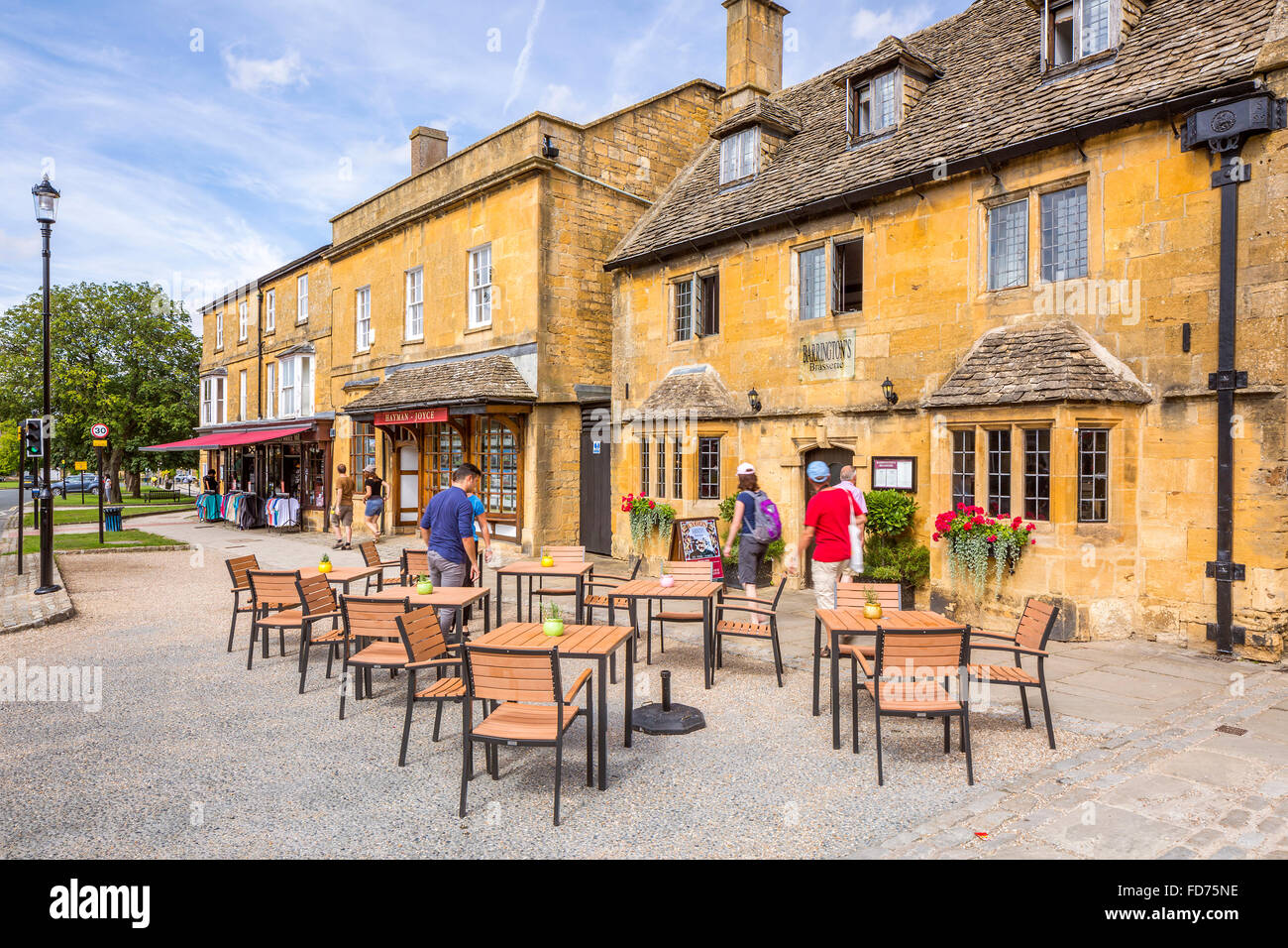 Cotswold house broadway england hi-res stock photography and images - Alamy