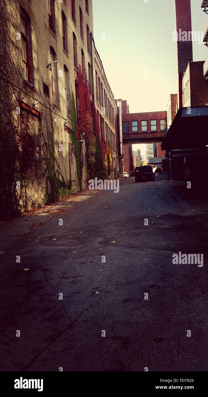 Elevated driveway hi-res stock photography and images - Alamy