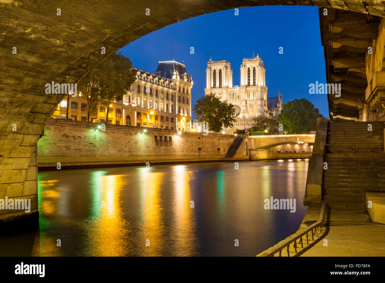 Pont saint michel paris hi-res stock photography and images - Alamy