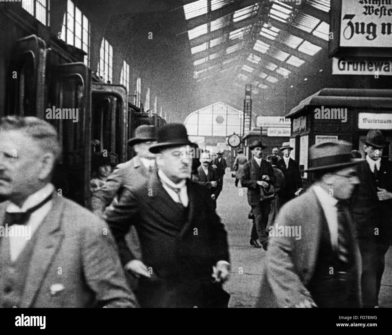 The Friedrichstrasse station in Berlin 1925 Stock Photo - Alamy