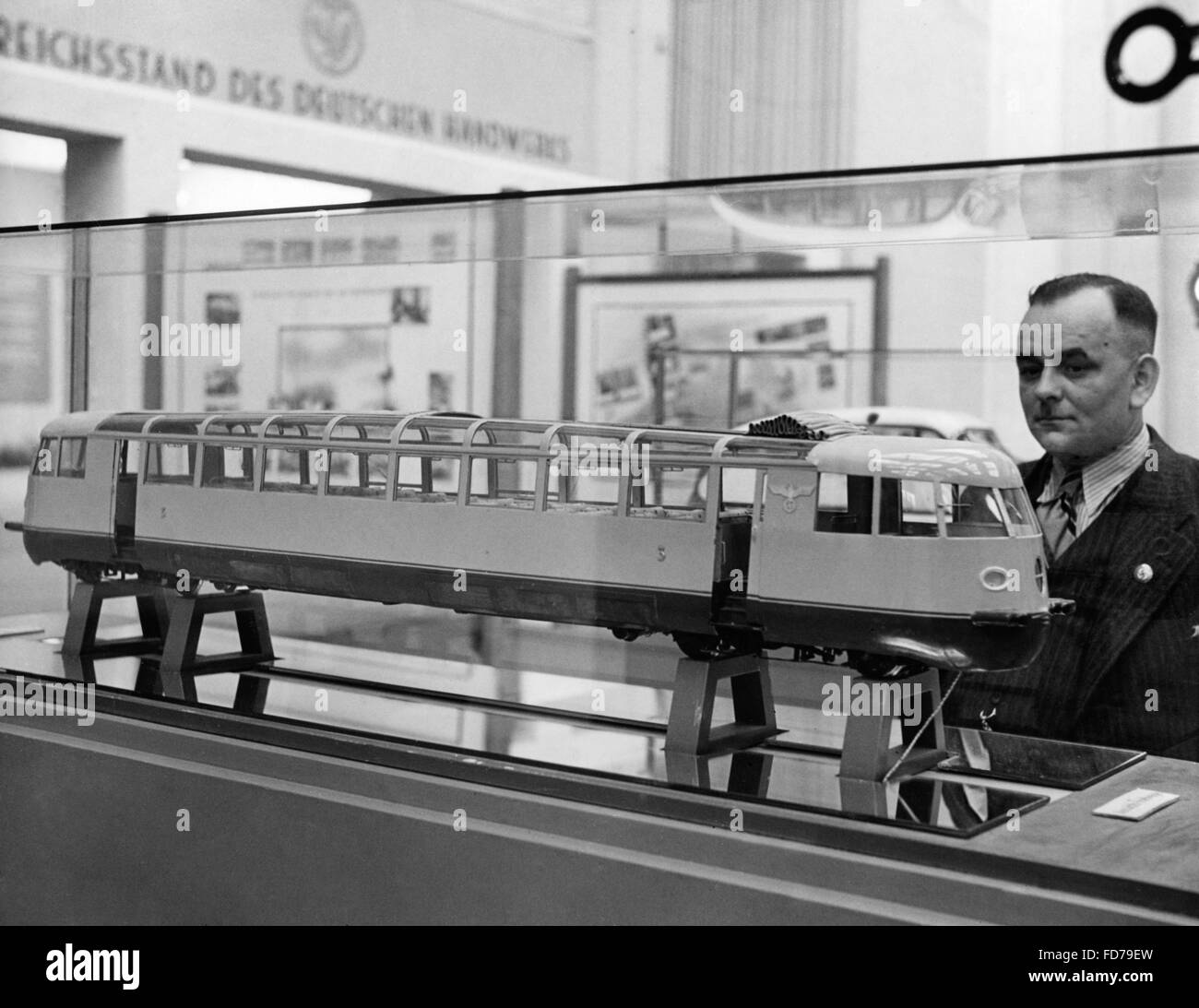 Train 1930s hi-res stock photography and images - Alamy