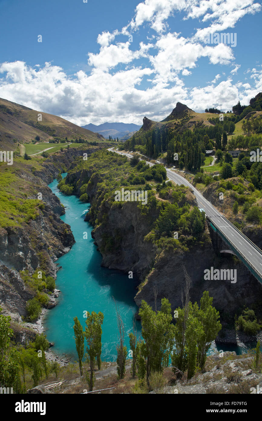 Bridge over Kawarau River, Kawarau Gorge, South Island, New Zealand ...