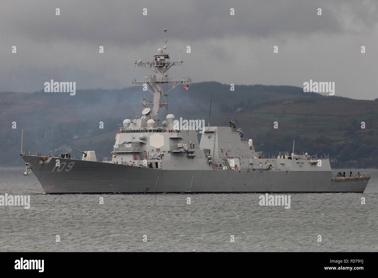 USS Jason Dunham (DDG-109), an Arleigh Burke-class destroyer approaches ...