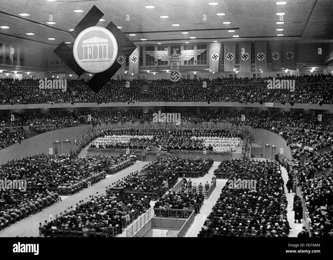 Rally of the Nazi cultural community in the Deutschlandhalle Stock ...