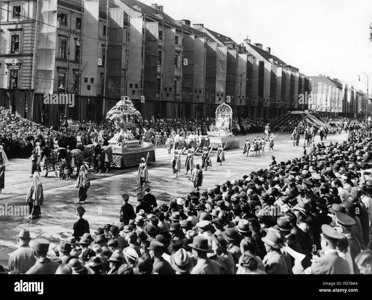 The groups the ash yggdrasil hi-res stock photography and images - Alamy