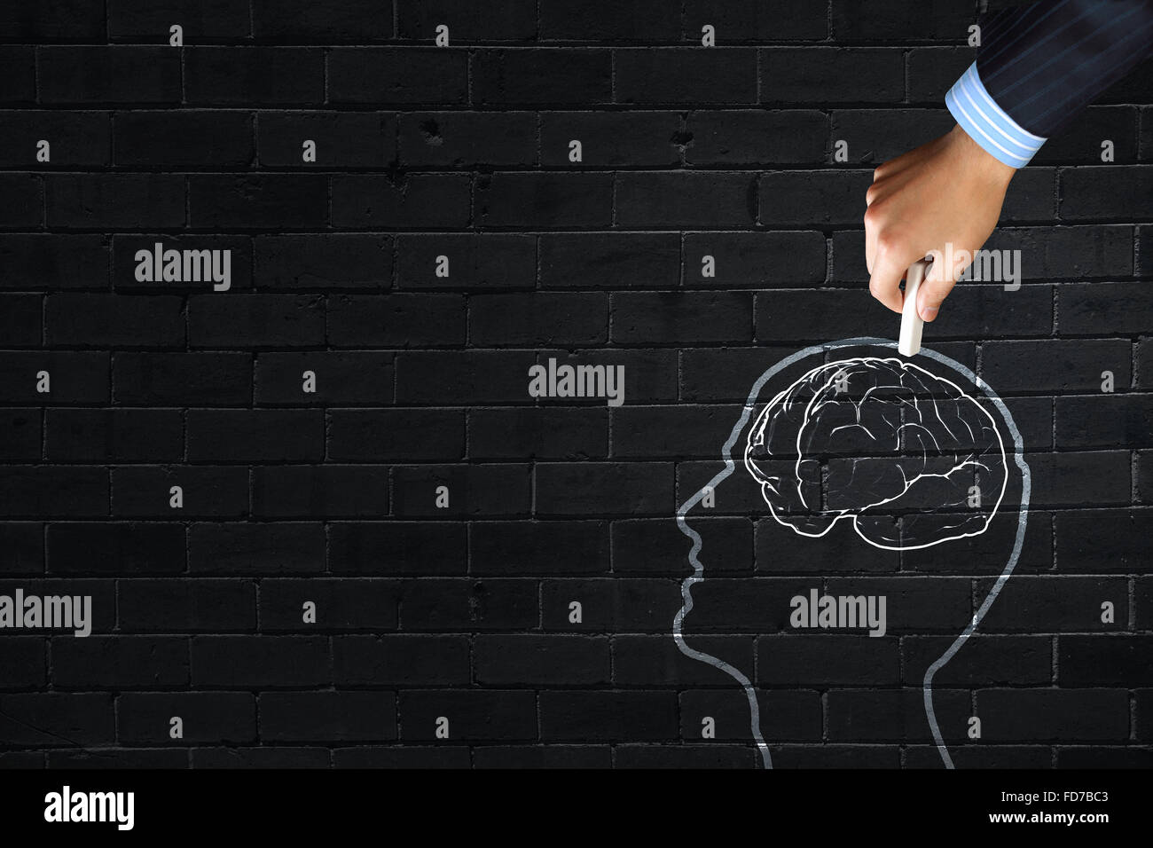Close up of hand drawing human brain with chalk Stock Photo - Alamy