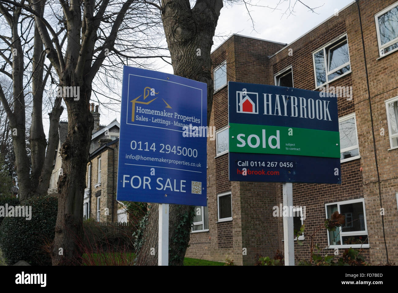 Estate agent signs for sale hi-res stock photography and images - Alamy