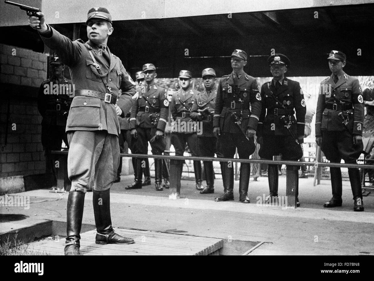 Shooting range competition Black and White Stock Photos & Images - Alamy