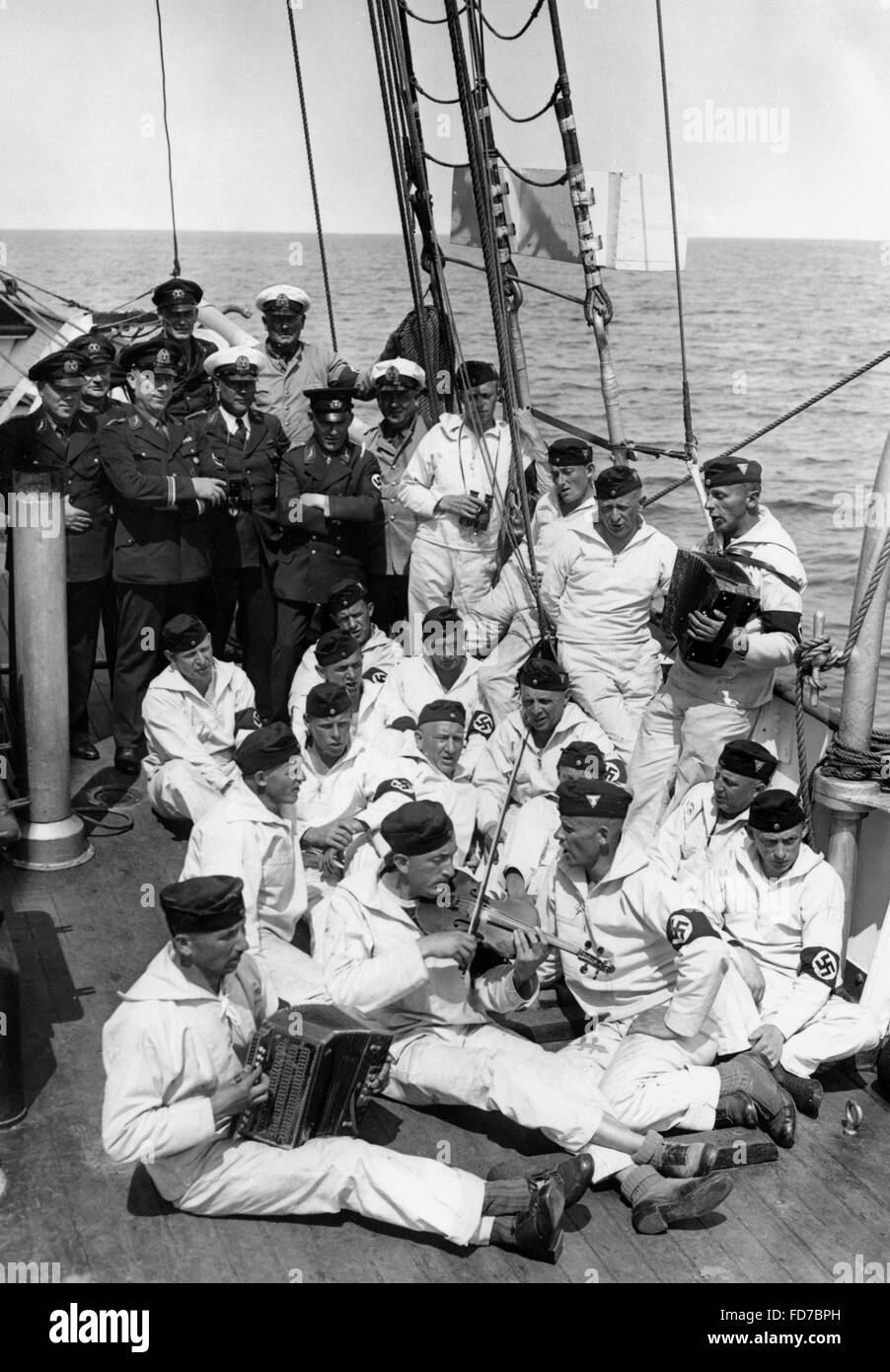 Making Sail Stock Photos & Making Sail Stock Images - Alamy