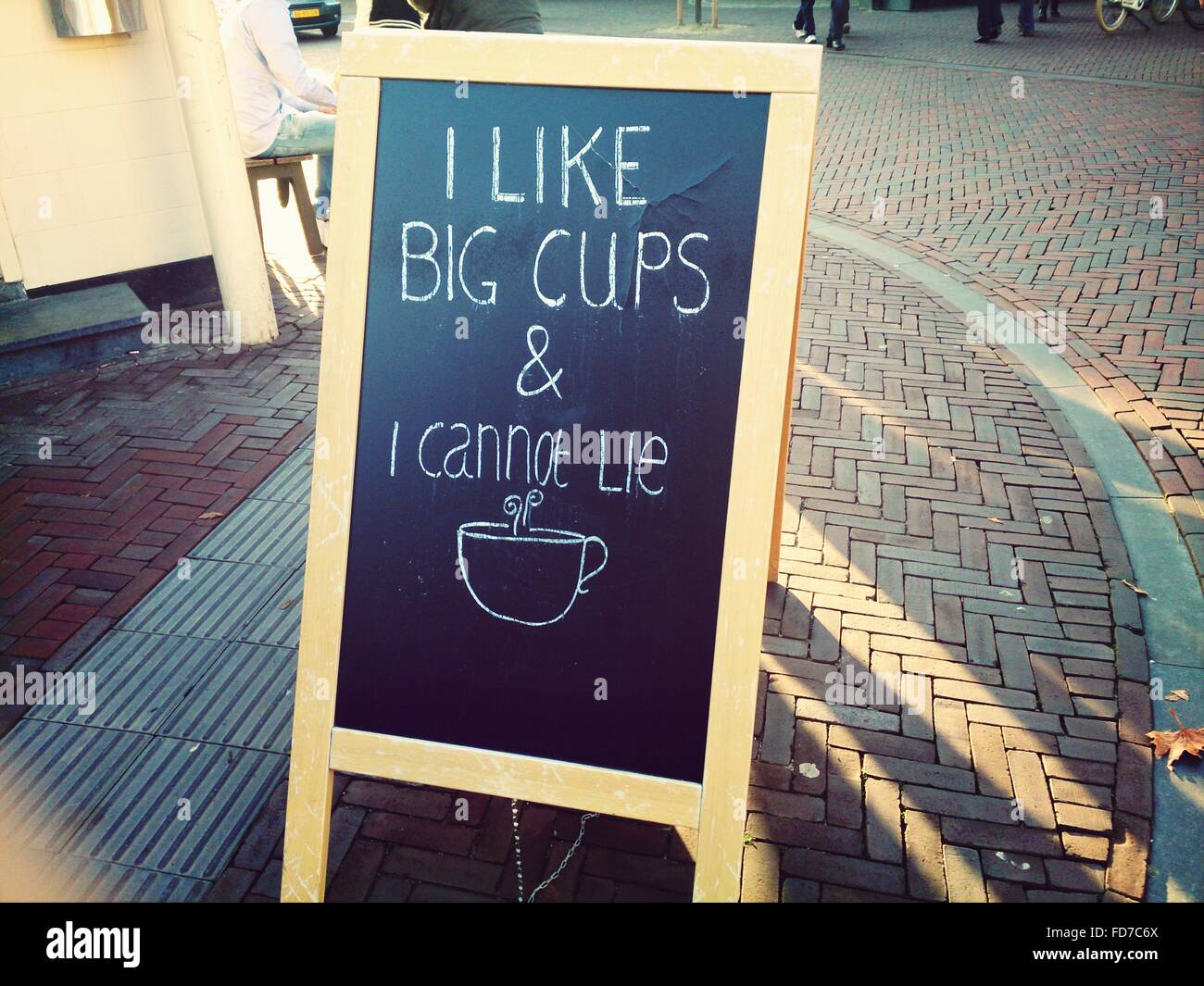 Cafe outside sidewalk hi-res stock photography and images - Alamy