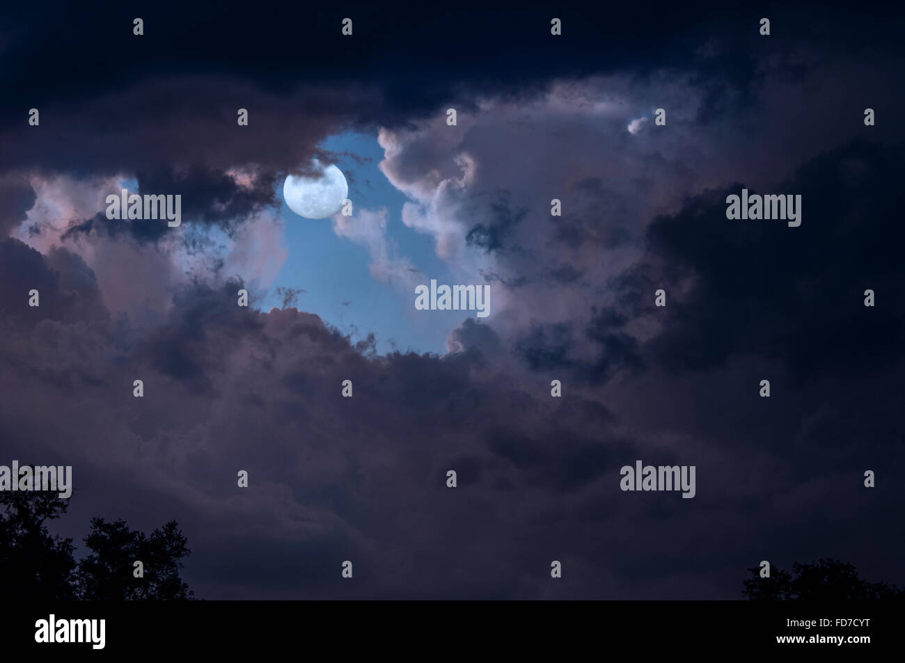 Moon through clouds hi-res stock photography and images - Alamy