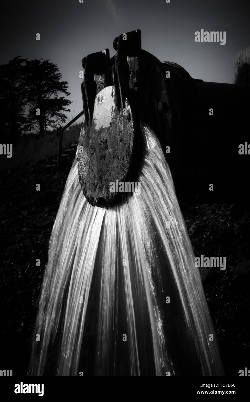 Water gushing out of pipe hi-res stock photography and images - Alamy
