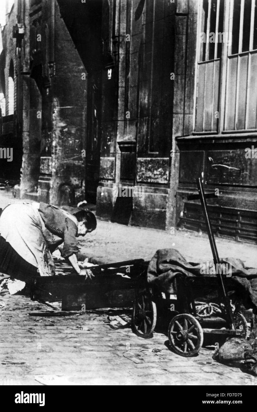 Poverty in the Weimar Republic Stock Photo - Alamy
