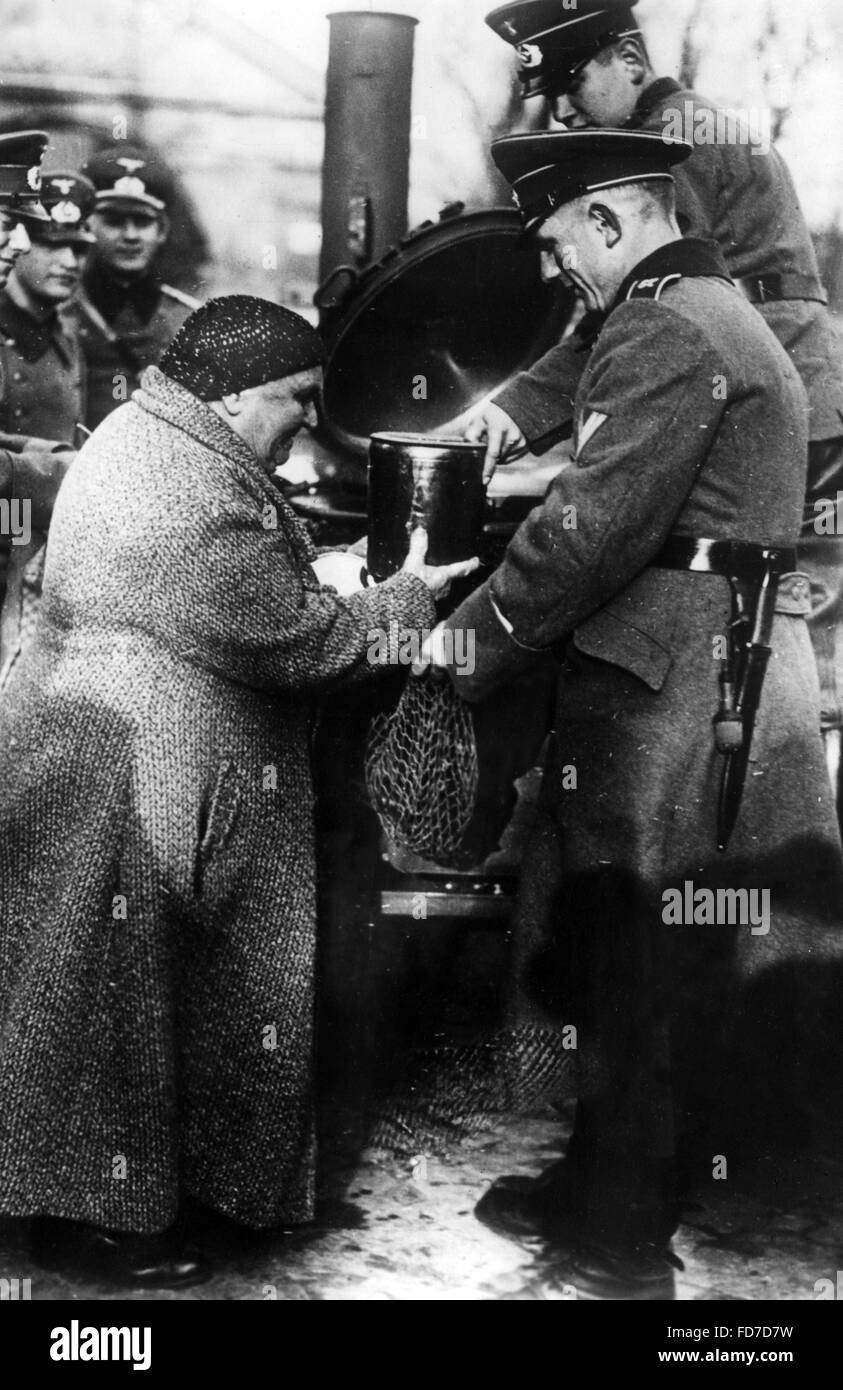 Wehrmacht soldiers feeding the poor, 1936 Stock Photo - Alamy