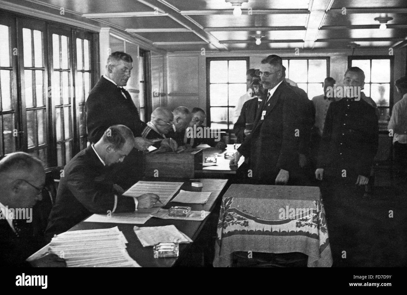 Reichstag elections in 1936 on board the KDF ship 'Oceana' Stock Photo ...