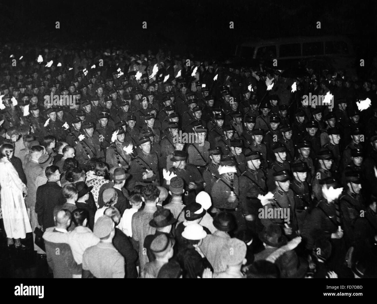 Unter den Linden: torchlight procession of the SA at the referendum on ...