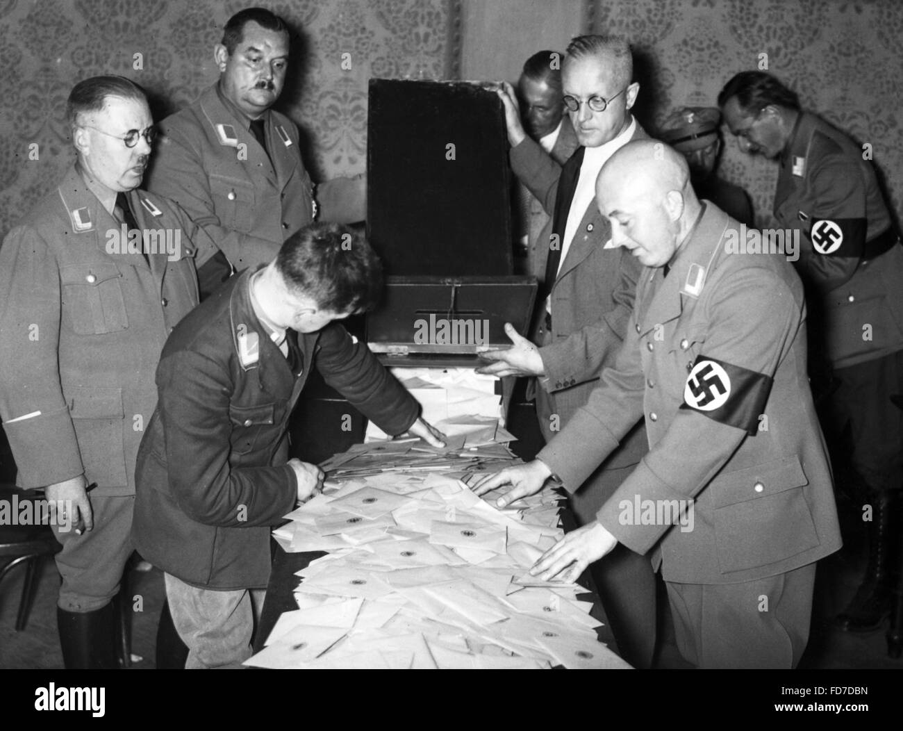 State election in berlin Black and White Stock Photos & Images - Alamy