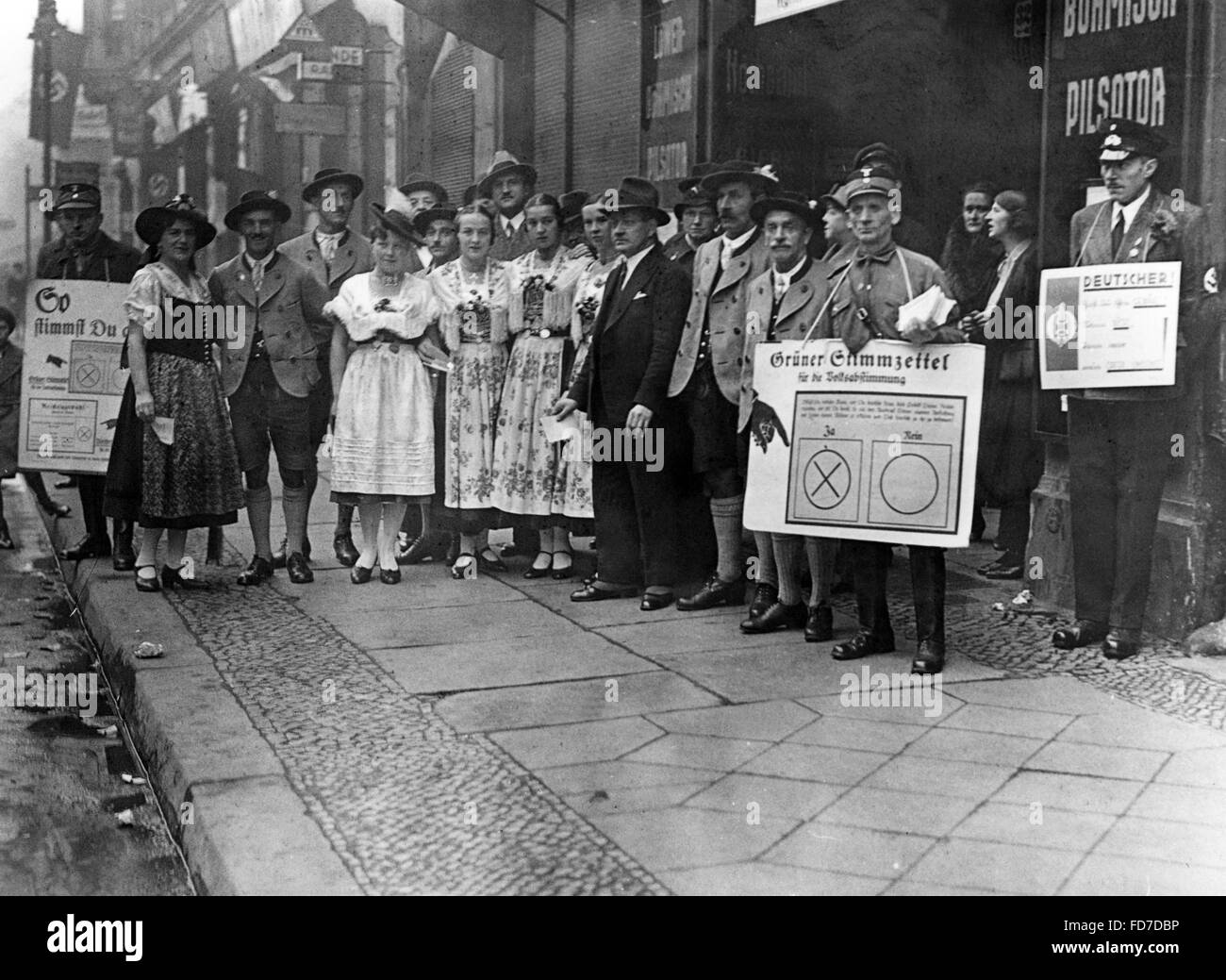 1934 group of men hi-res stock photography and images - Alamy