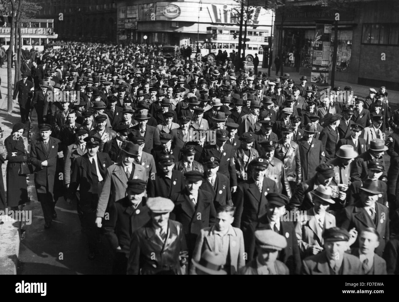 May 1936 hi-res stock photography and images - Alamy