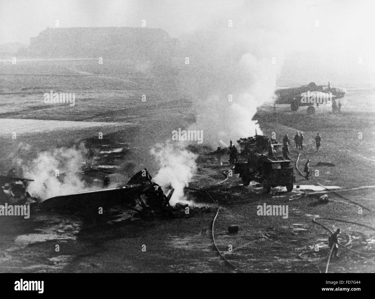 Destroyed aircraft hi-res stock photography and images - Alamy