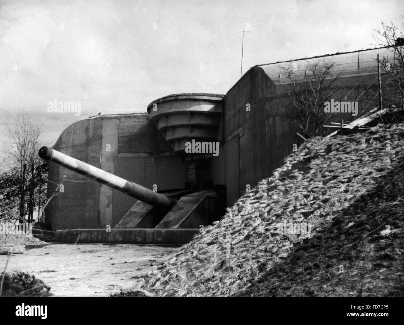Coastal artillery hi-res stock photography and images - Alamy