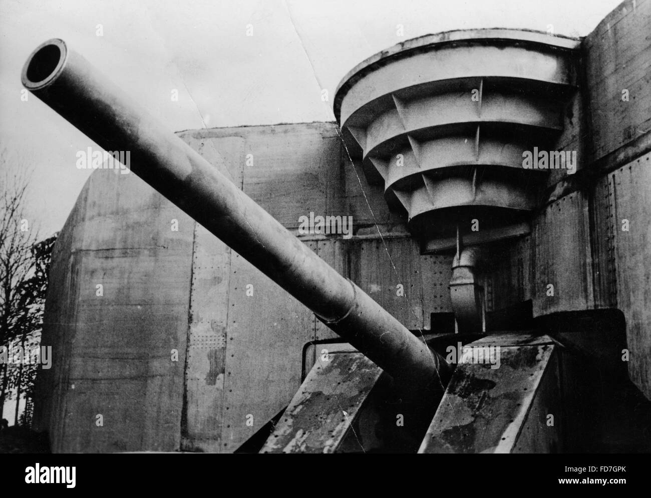 Coastal artillery hi-res stock photography and images - Alamy
