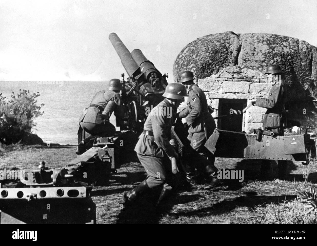 German coastal artillery on the Atlantic Wall Stock Photo - Alamy