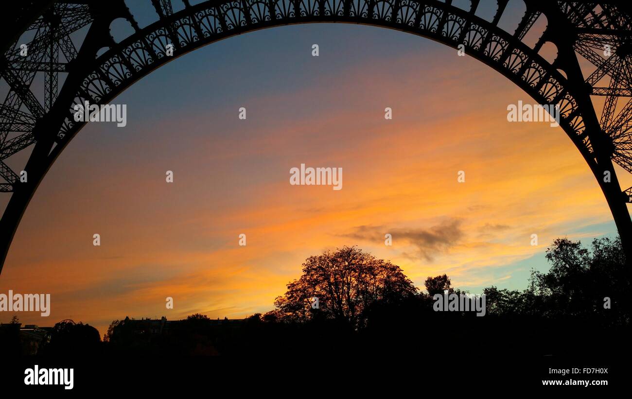 Tower through an arch hi-res stock photography and images - Alamy