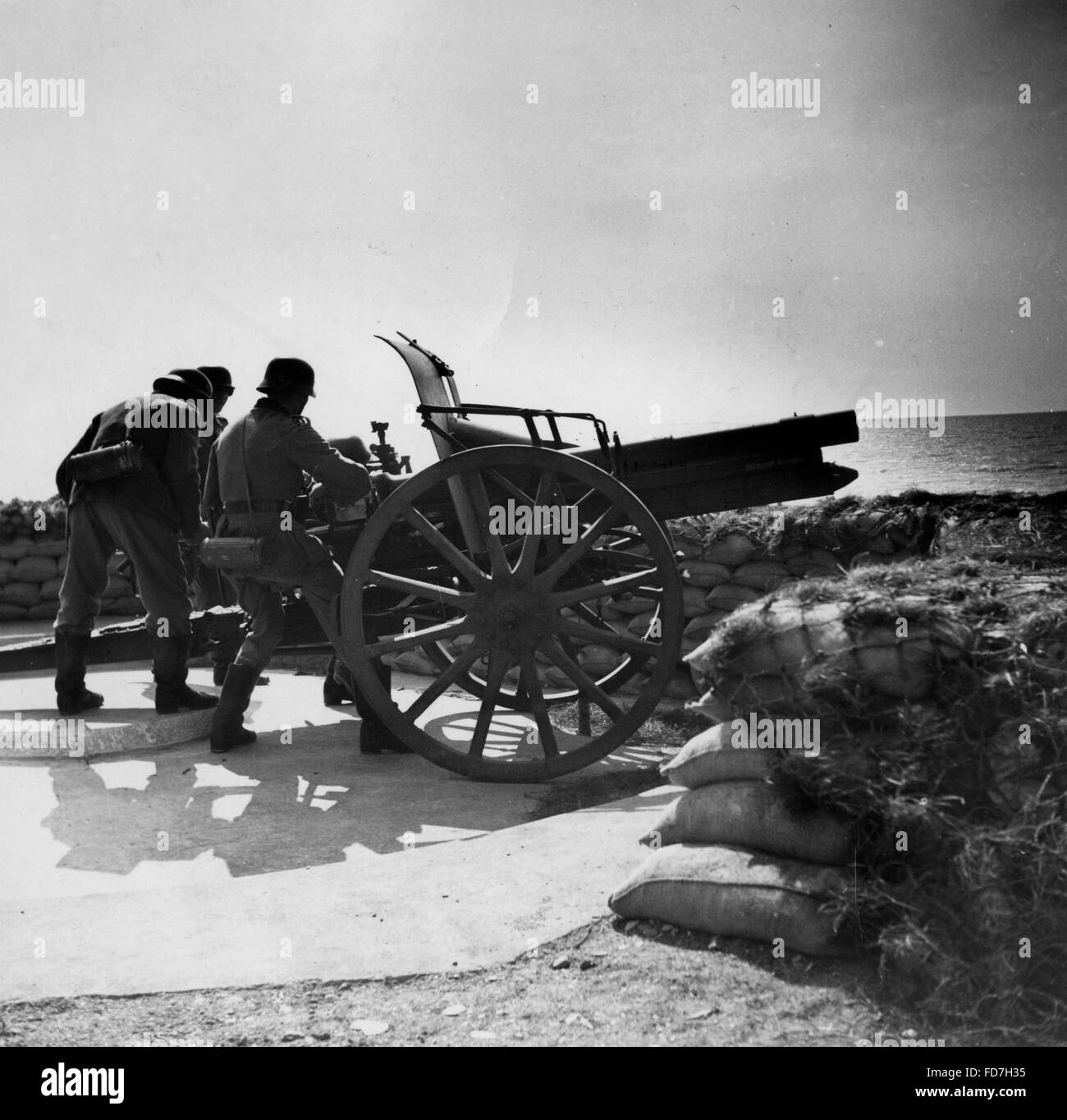 Artillery used Black and White Stock Photos & Images - Alamy