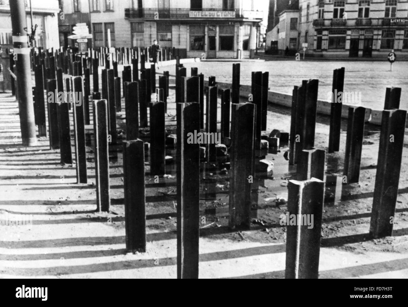 Tank traps hi-res stock photography and images - Alamy