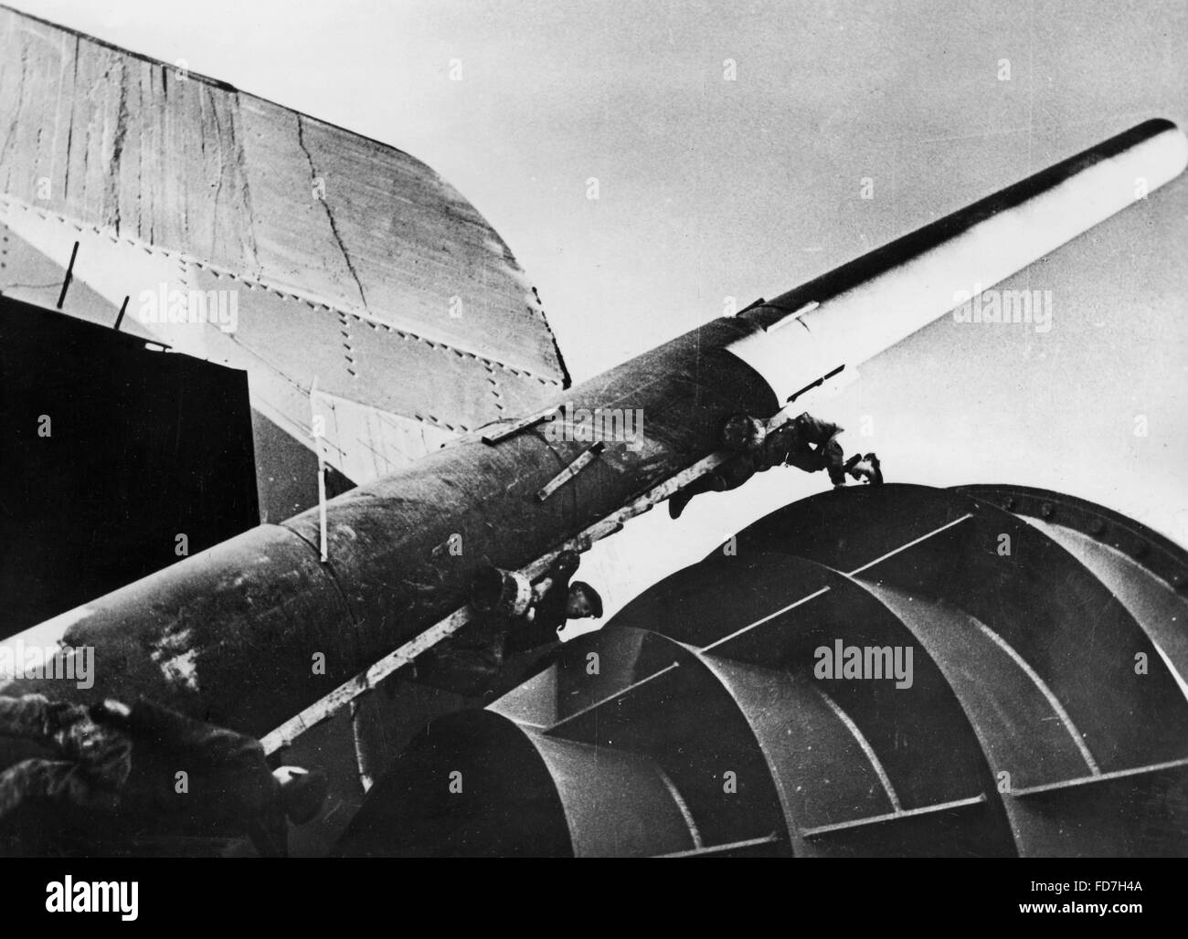 Artillery 1943 Black and White Stock Photos & Images - Alamy