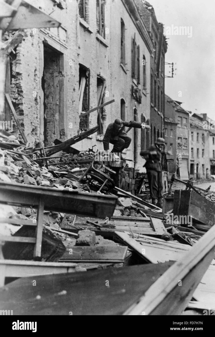 Urban warfare at the German border, 1944 Stock Photo - Alamy