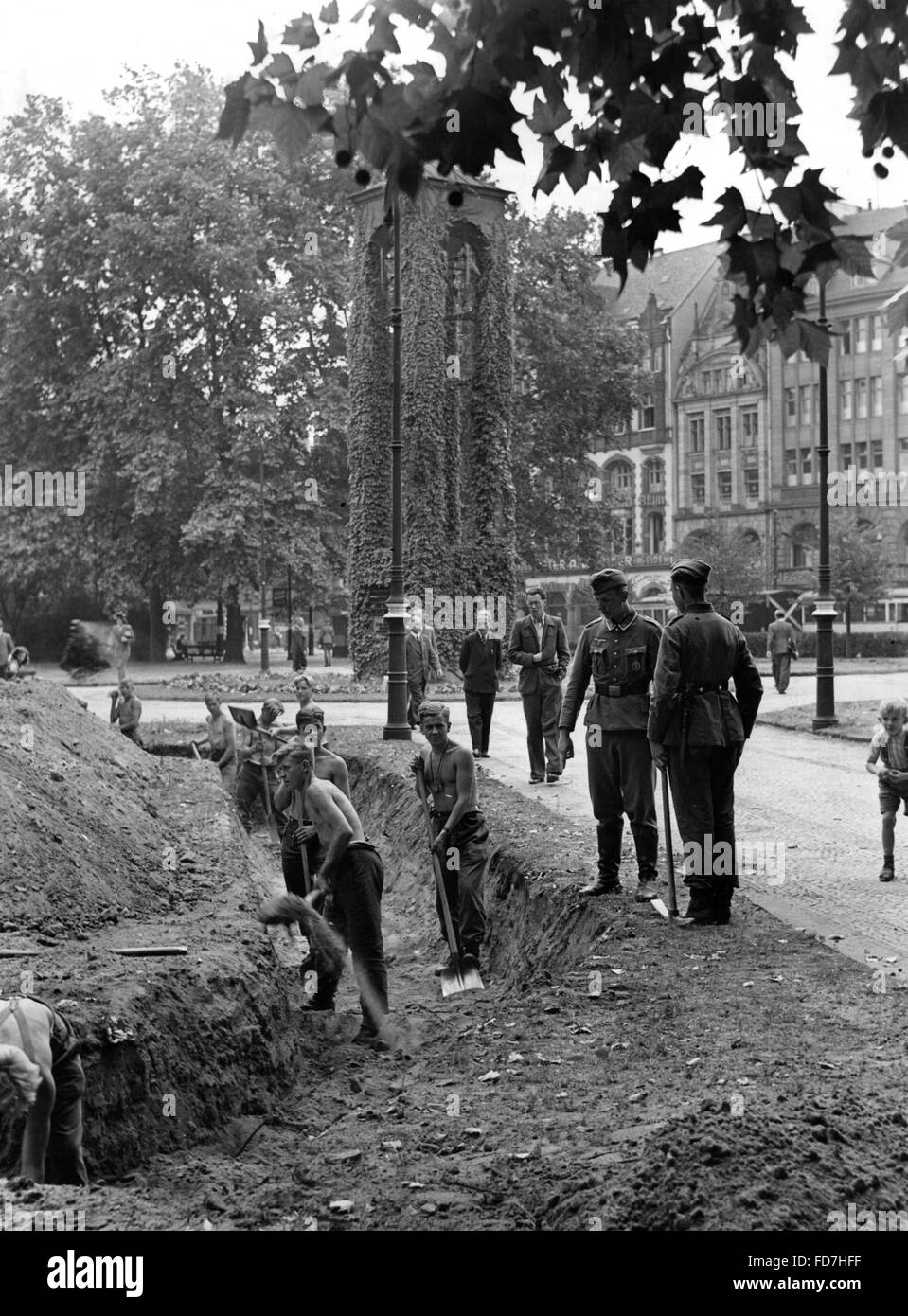 Soldiers when making a splinter protection trench in Berlin, 1943 Stock ...