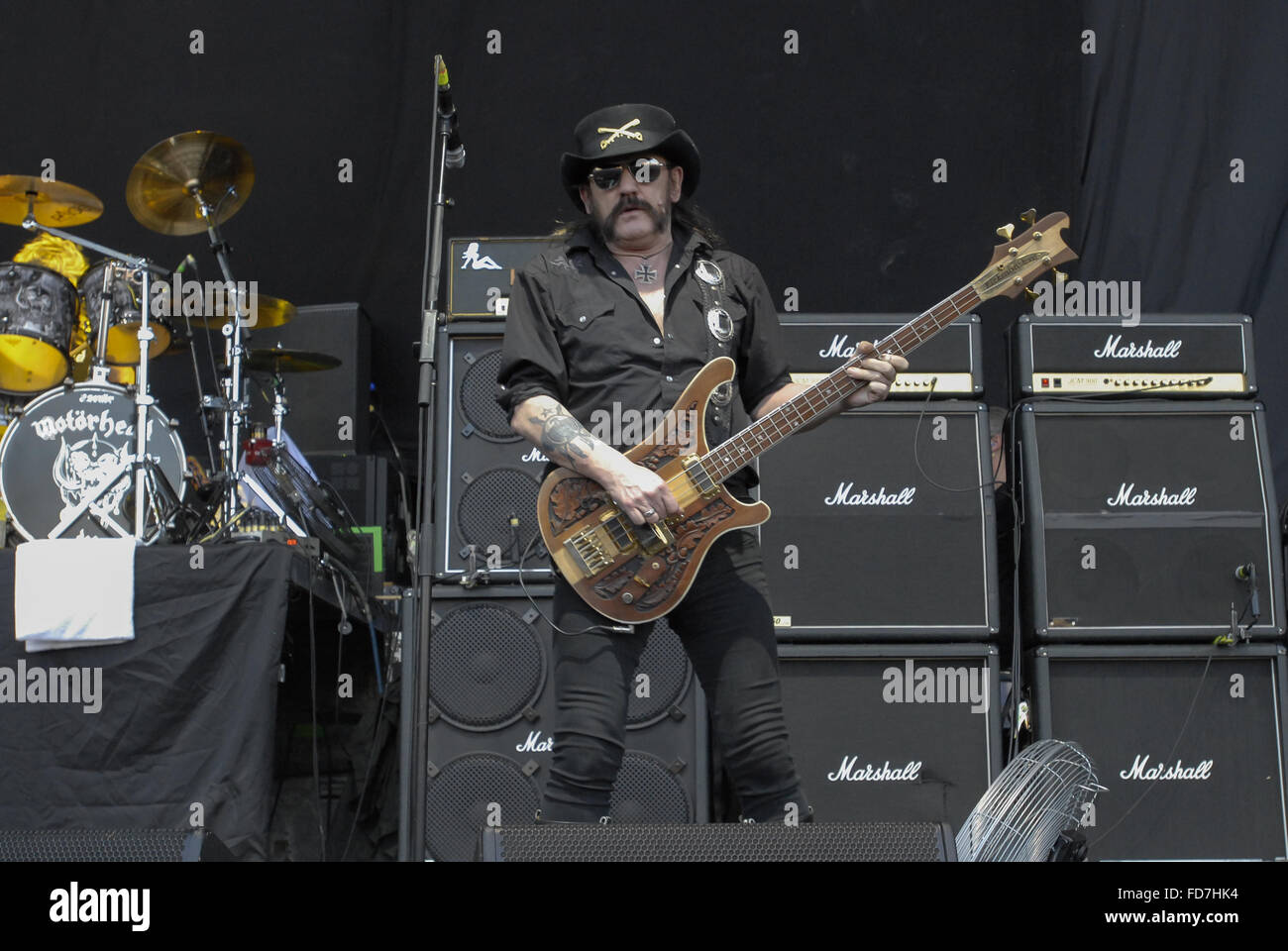Lemmy Kilmister Motorhead frontman dead at 70 Featuring: Lemmy ...