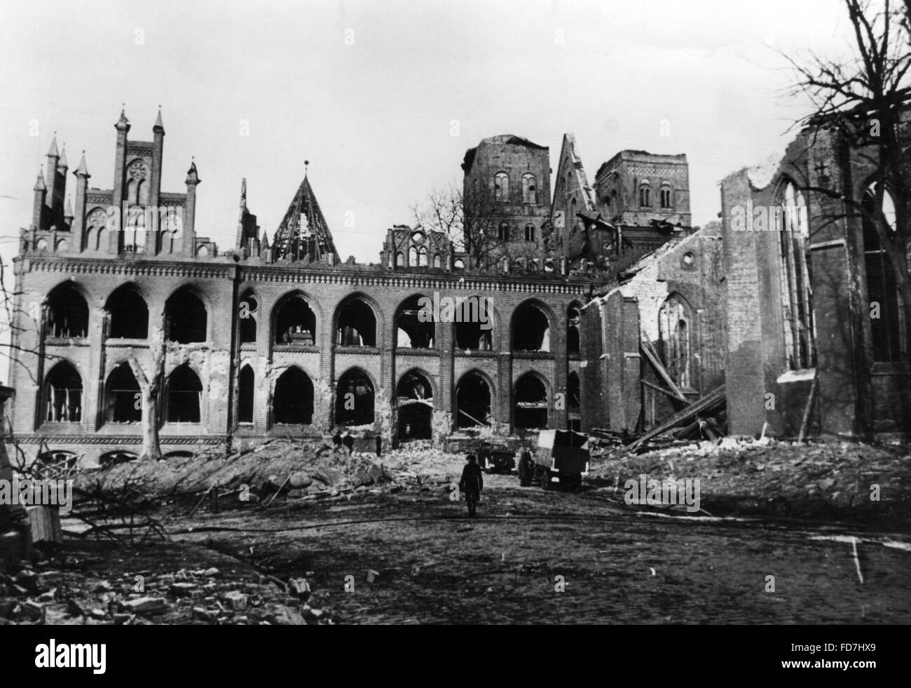 Bomb damage cathedral hi-res stock photography and images - Alamy