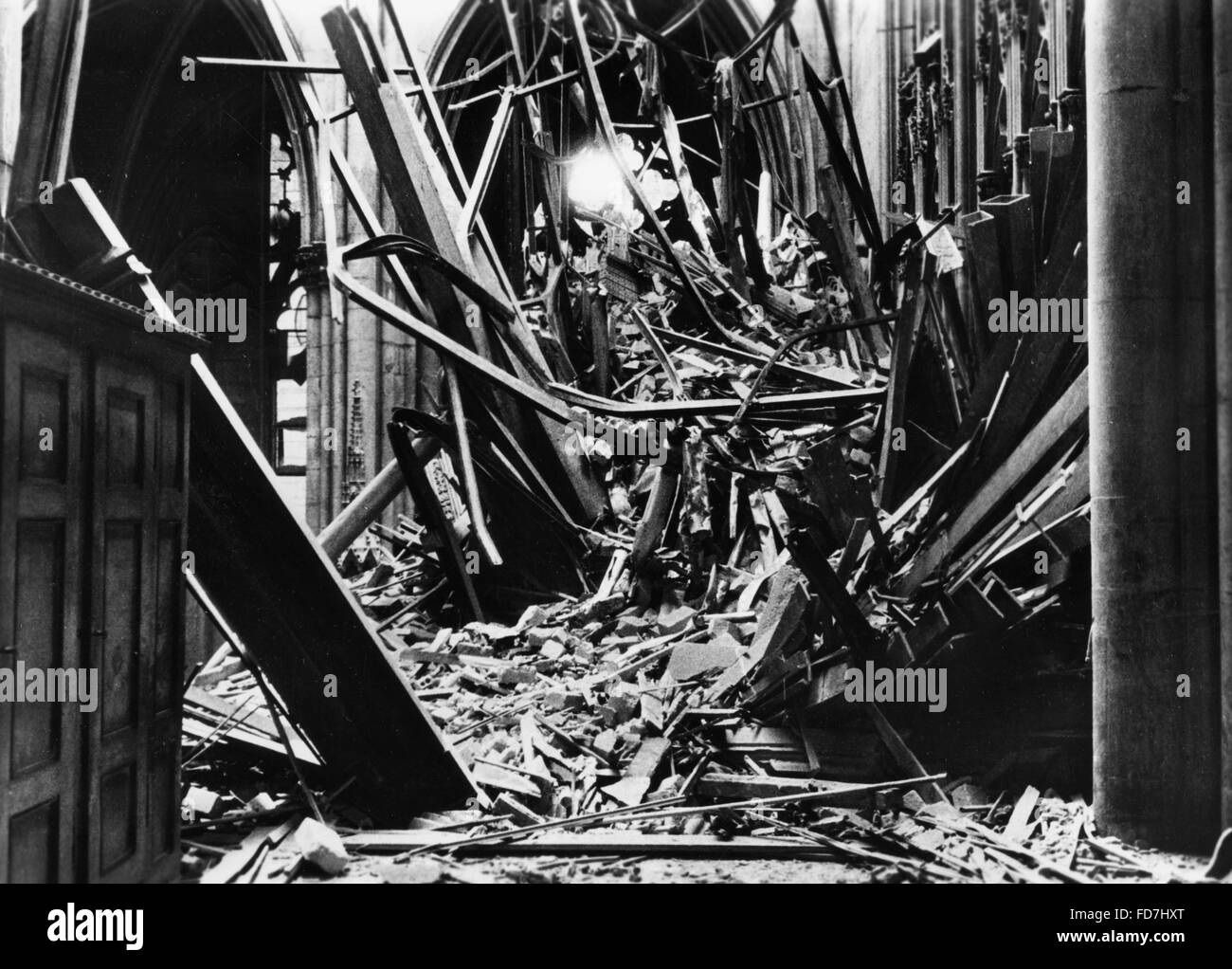 Bomb damage to the Cologne Cathedral, 1943 Stock Photo - Alamy