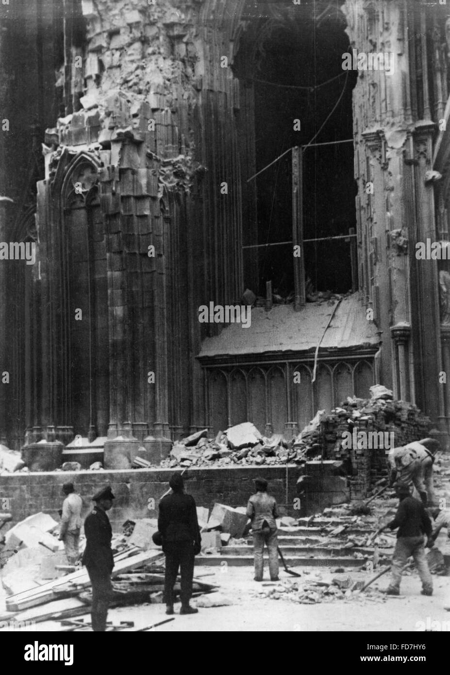 Bomb damage cologne cathedral hi-res stock photography and images - Alamy