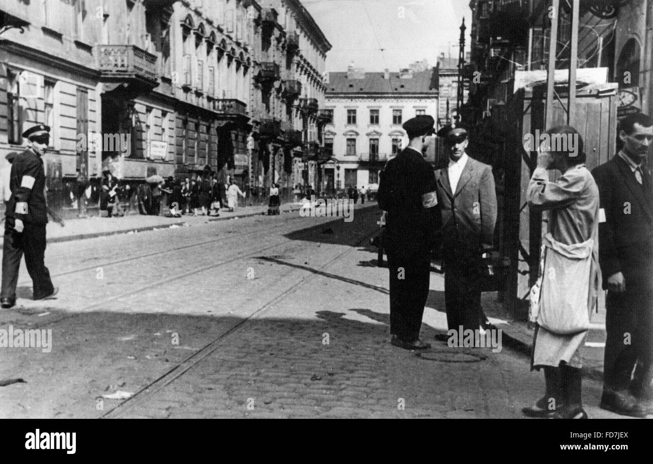 Street scene in the Warsaw ghetto Stock Photo - Alamy