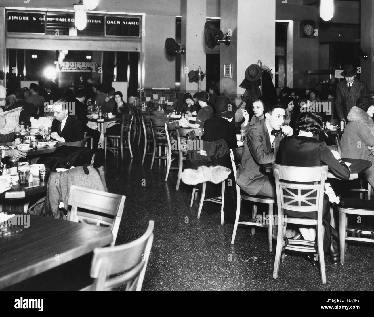 Cafe in city Black and White Stock Photos & Images - Alamy