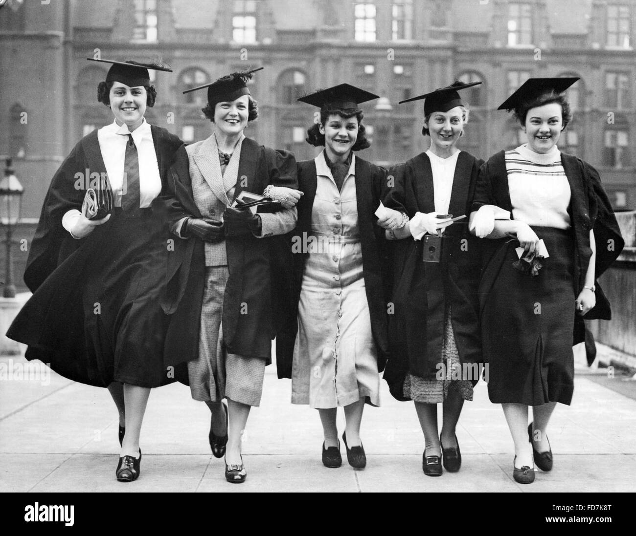 Female university of london graduates hi-res stock photography and ...