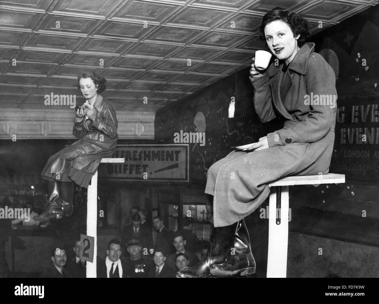 Pole sitting competition london hi-res stock photography and images - Alamy