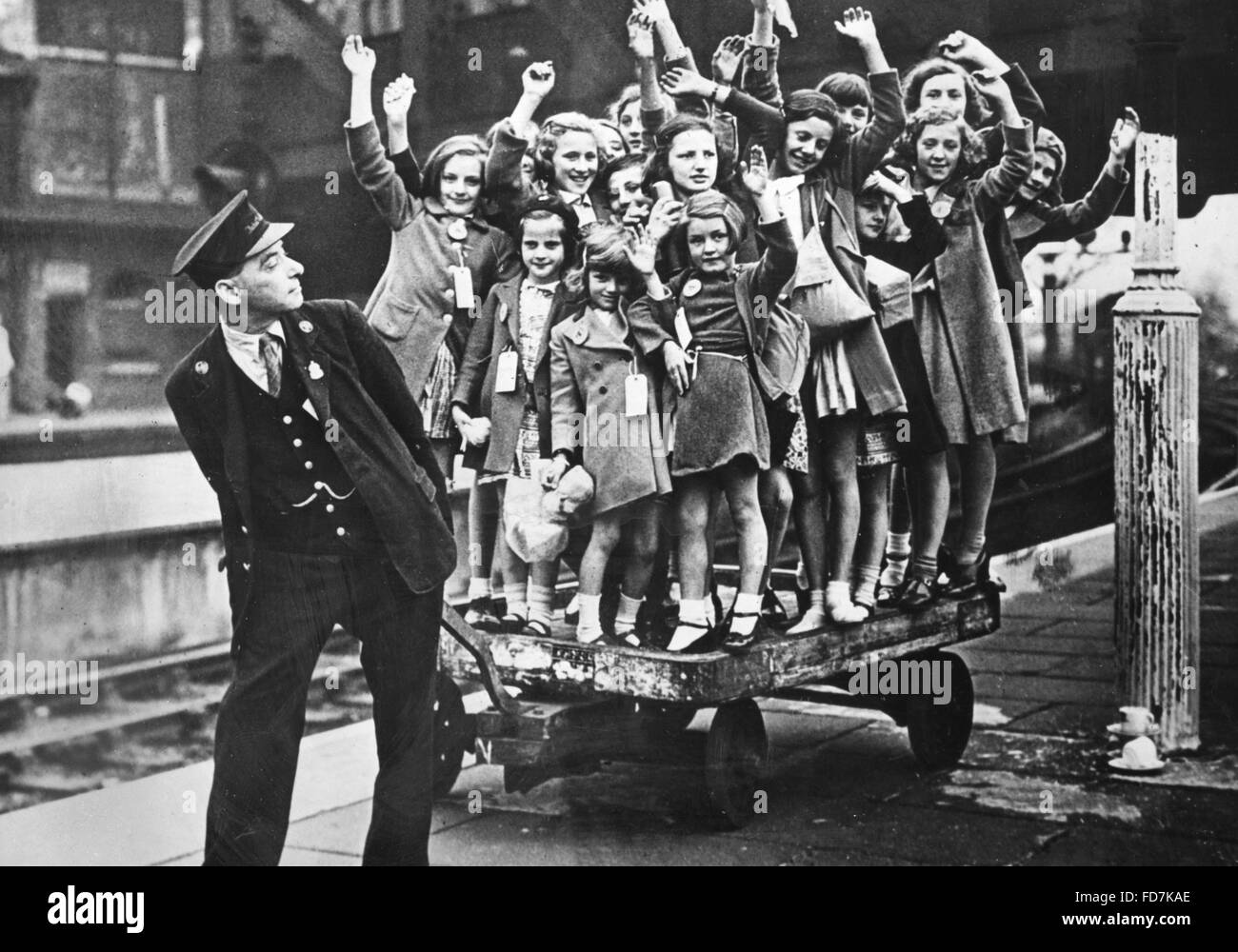 Evacuation of children in England during Second World World, 1940 Stock ...