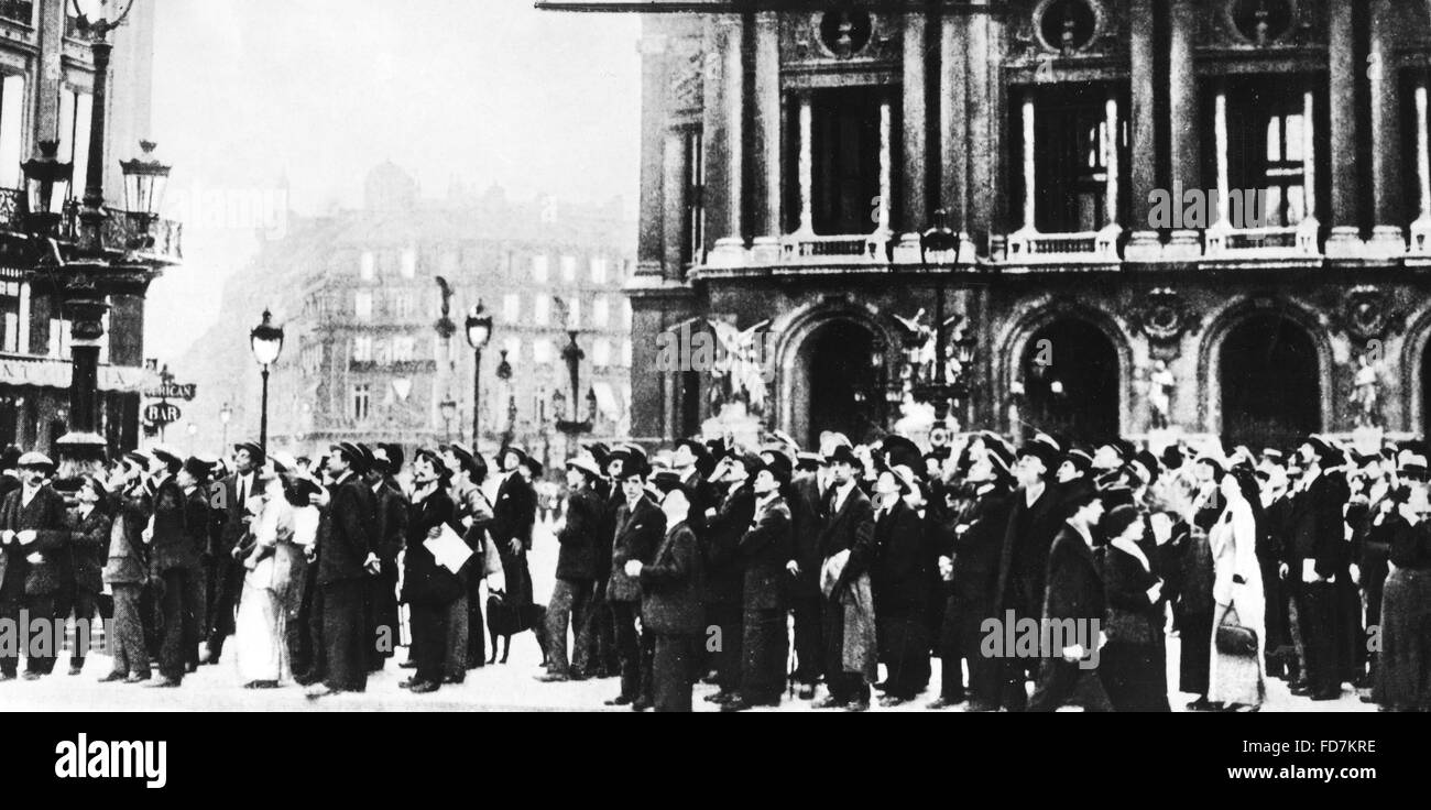 Solo flight Black and White Stock Photos & Images - Alamy